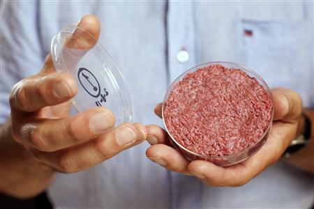 Professor Mark Post holds the world’s first lab-grown beef burger ...
