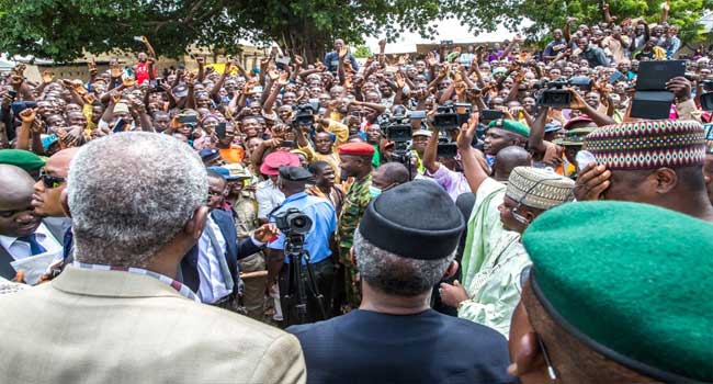 PHOTOS: Acting President Osinbajo Inspects Collapsed Mokwa-Jebba Bridge ...