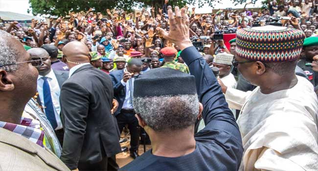 PHOTOS: Acting President Osinbajo Inspects Collapsed Mokwa-Jebba Bridge ...