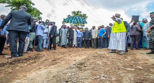 PHOTOS: Acting President Osinbajo Inspects Collapsed Mokwa-Jebba Bridge ...