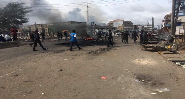 PHOTOS: Youths, Traders Clash With Police In Imo – Channels Television