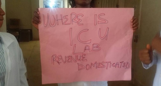 PHOTOS: Lab Scientists Protest At University of Nigeria Teaching ...