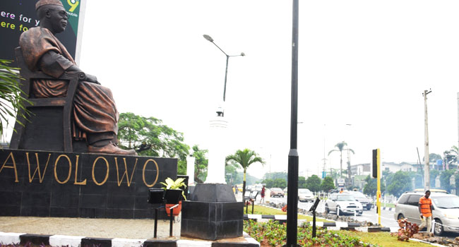 Ambode Unveils 20-Feet Awolowo Statue – Channels Television