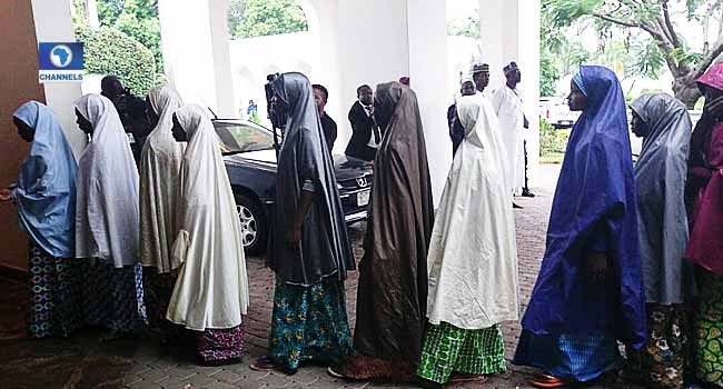 Freed Dapchi Schoolgirls Arrive In Presidential Villa – Channels Television
