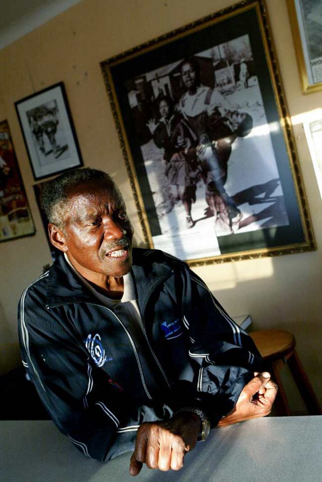 South African Photographer Who Took Iconic Soweto Uprising Photo Dies ...