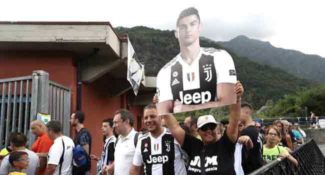 Expectant Juventus Fans Await First Glimpse Of Megastar Ronaldo ...