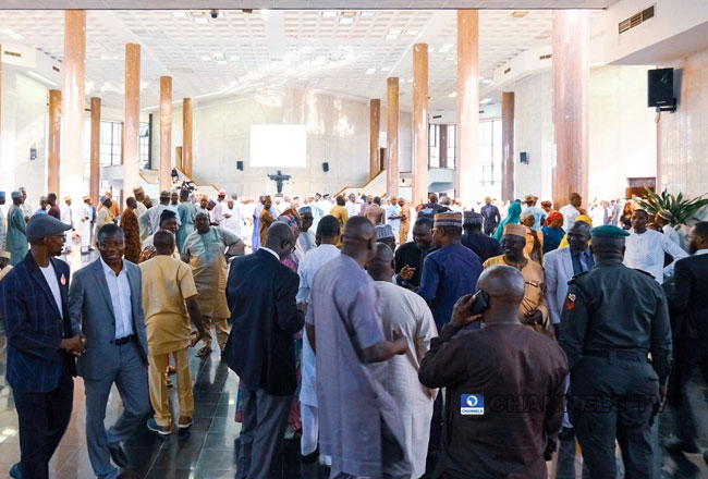 PHOTOS: Crowds Storm Supreme Court For Governorship Appeals Hearing ...