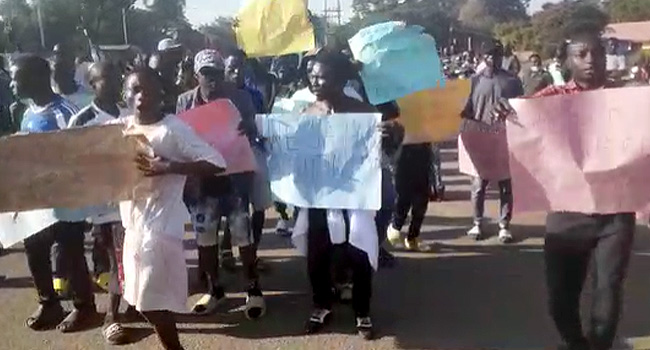 Protesters Storm Plateau Assembly Complex Over Impeachment Crisis ...