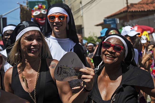 Recycling Gives Rio Carnival Costumes New Life – Channels Television