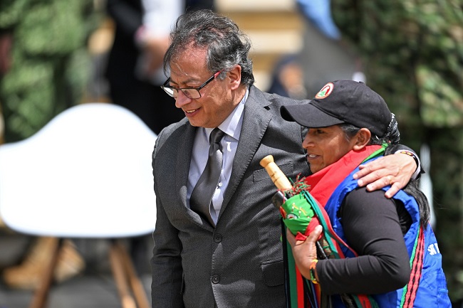 Colombia Decorates Rescue Team That Found Children Lost In Amazon ...