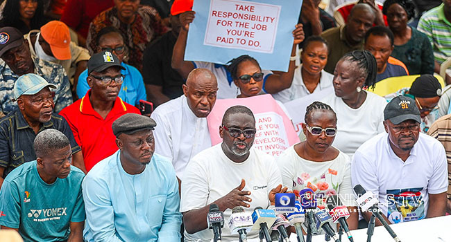 PHOTOS: Residents Shut Trademore Estate In Abuja, Protest Planned ...