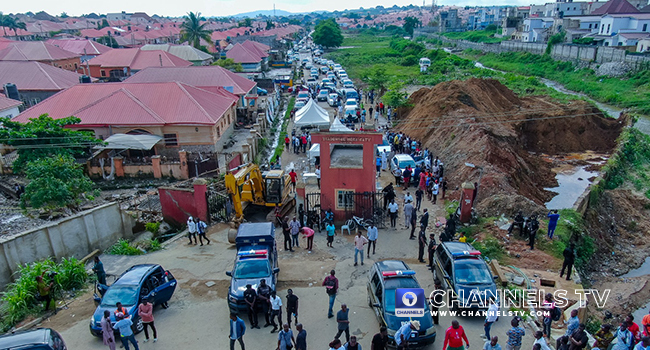 PHOTOS: Residents Shut Trademore Estate In Abuja, Protest Planned ...