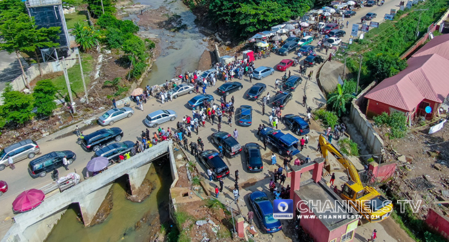 PHOTOS: Residents Shut Trademore Estate In Abuja, Protest Planned ...