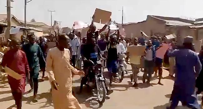 [UPDATED] Emirate Tussle: Protests Erupt In Parts Of Kano Over Sanusi's ...