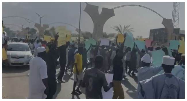 Another Protest Rocks Kano Over Sanusi's Reinstatement As Emir ...