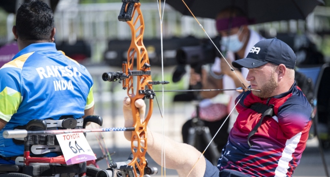 USA's Matt Stutzman competes in the men's archery individual ranking ...